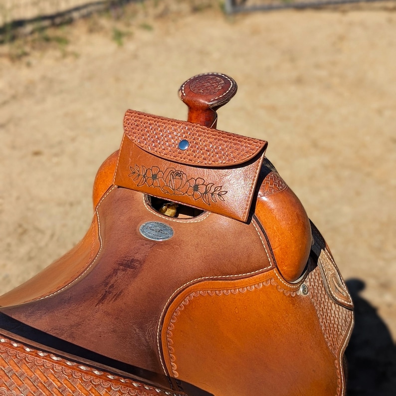 Saddle Phone Holder – Secure Trail Riding Pouch for Western Saddles ...