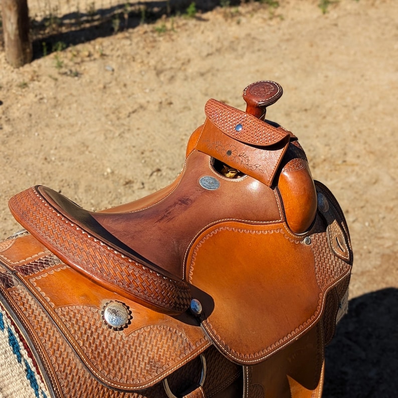 Saddle Phone Holder – Secure Trail Riding Pouch for Western Saddles ...