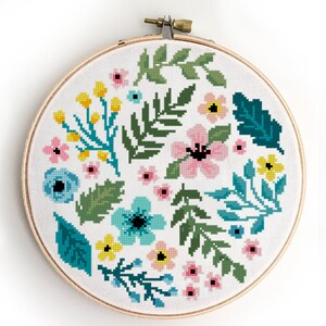 Set of 3 Floral Round Designs Counted Cross Stitch Pattern Flowers Easy ...