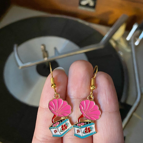 Antique Gramophone - Etsy