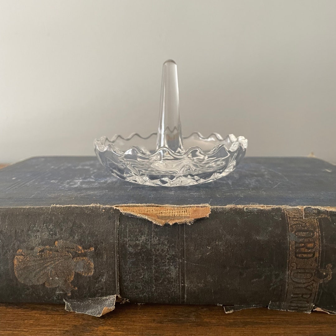 Vintage Crystal Ring Dish Starburst Snowflake Pattern Jewellery Holder ...