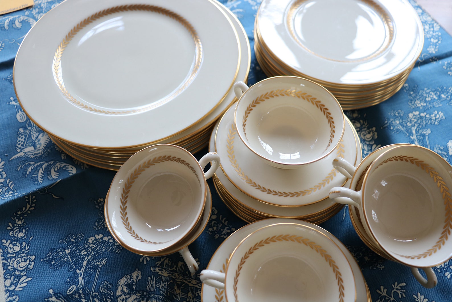 Lenox China Imperial Laurel Leaf Pattern Gold Trimmed Service for Eight ...