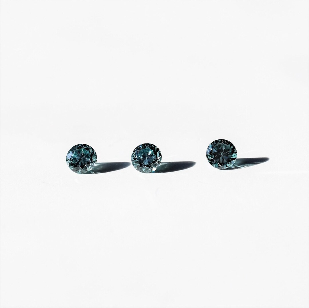 Mini Round Turquoise Blue Green Diamond 1.7 Mm, This Trio of Irradiated ...