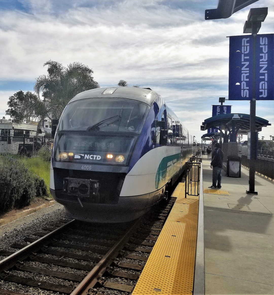 Siemens Desiro VT642 Sprinter Multi-unit Commuter Train - Photograph - Etsy