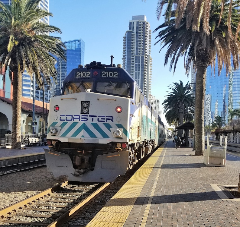 Coaster F40PH-3C at Santa Fe Depot - Photograph - Etsy