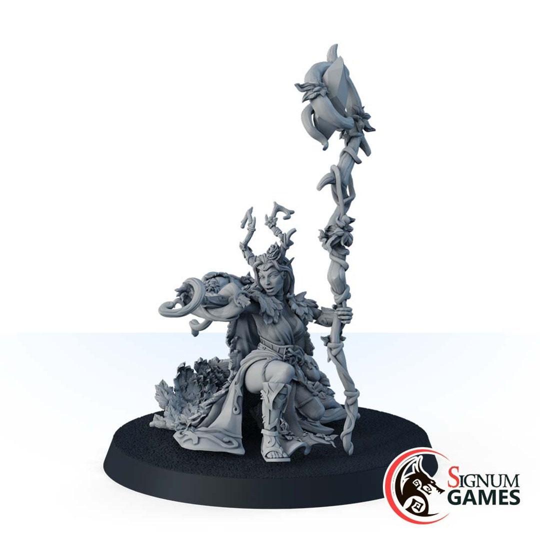 Sylvana Greenleaf, Druid With Vine Fantasy Miniature, Druid Сasts a ...