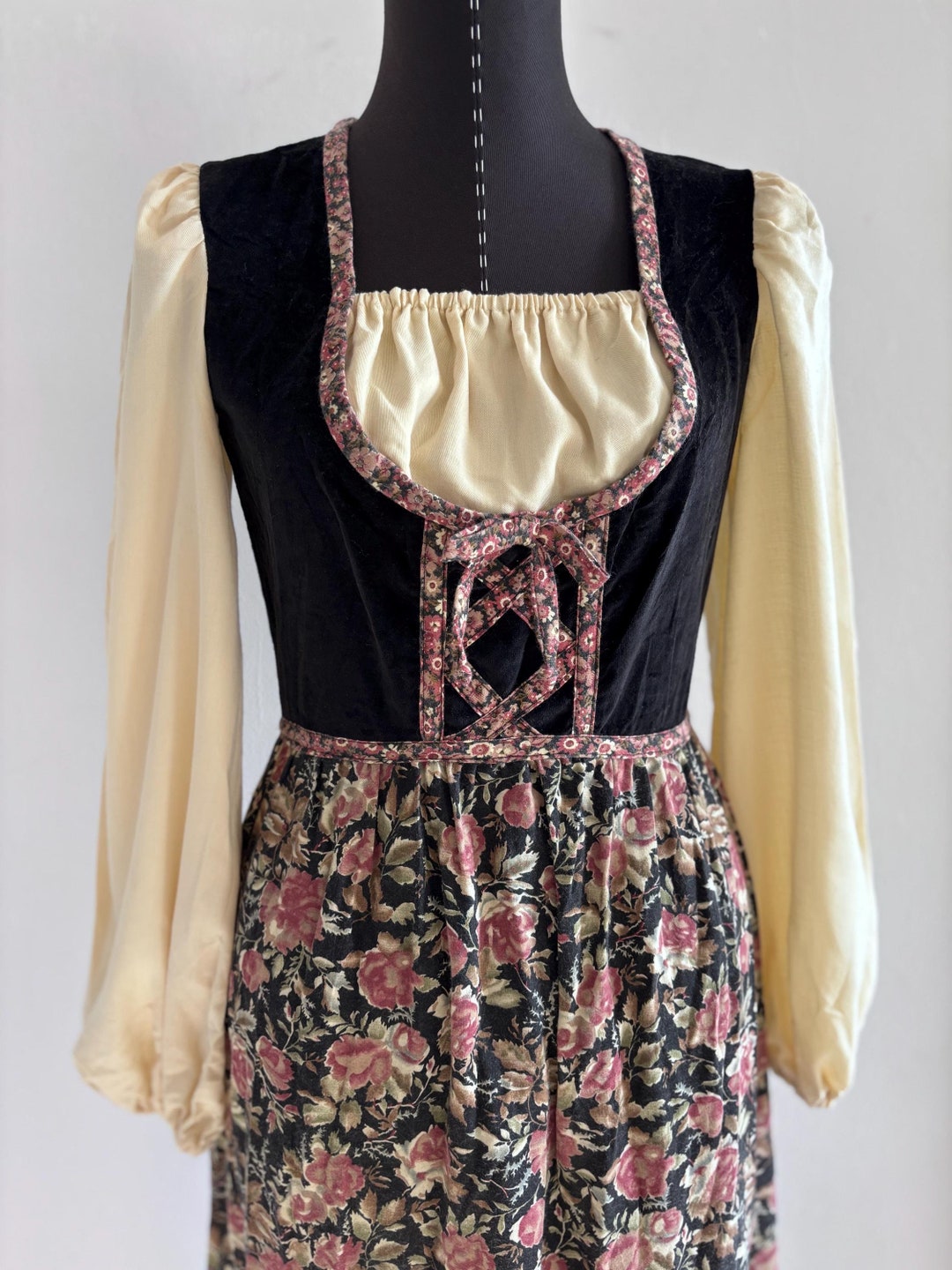 1970s Renaissance Dress, 70s Boho Style Long Sleeve Wench Style Flower ...