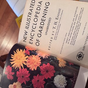 Vintage Set of 15 Illustrated Encyclopedia of Gardening Library Set ...