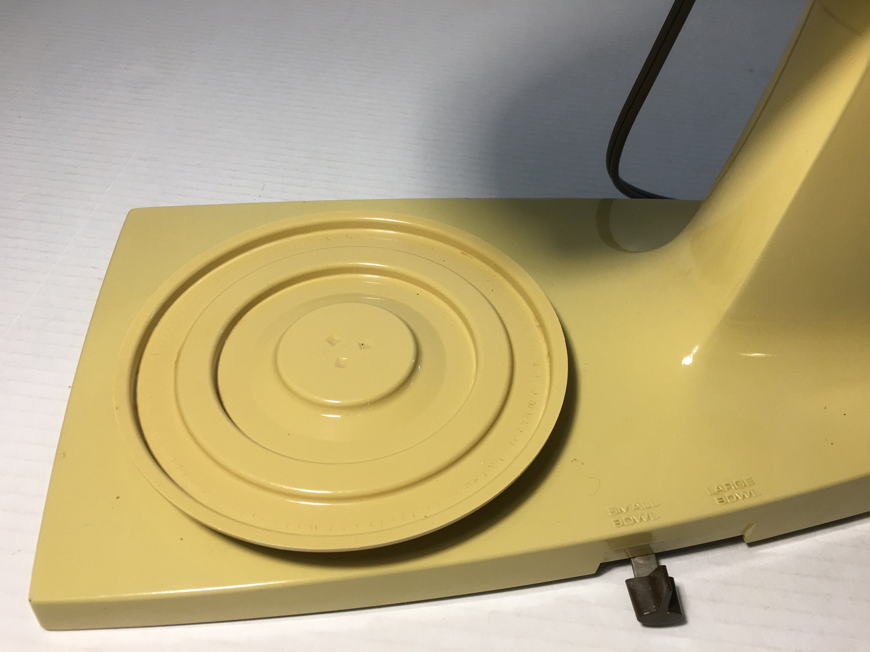 Sunbeam Mixmaster 1970s Yellow Mixer With 2 Bowls and Beaters - Etsy