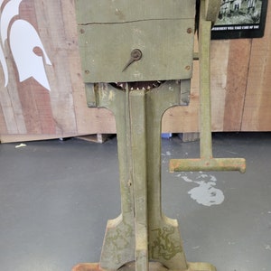 Antique Spinning Wheel, RARE Style W/ Measure Dial Mid 19th Century ...