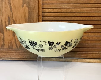 Vintage Pyrex Spring Blossom Cinderella Bowl Green White 444 Crazy ...