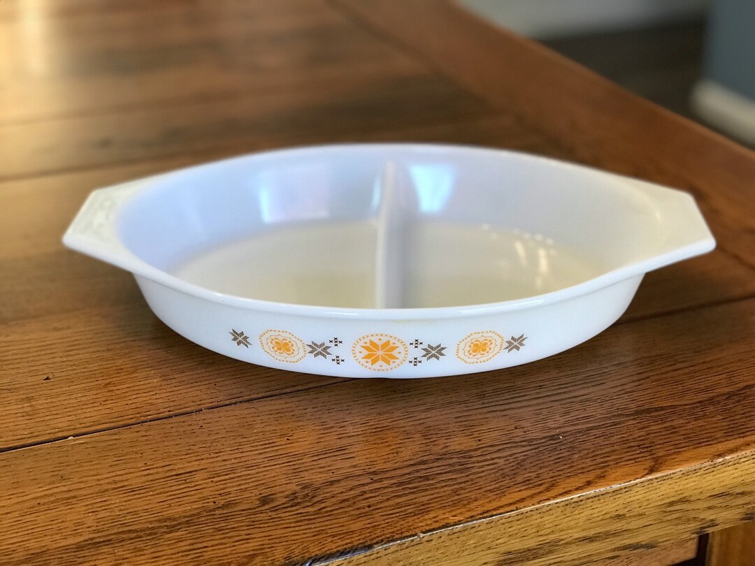 Pyrex Town and Country Divided Casserole Dish 1 1/2 Qts. Snack Server ...