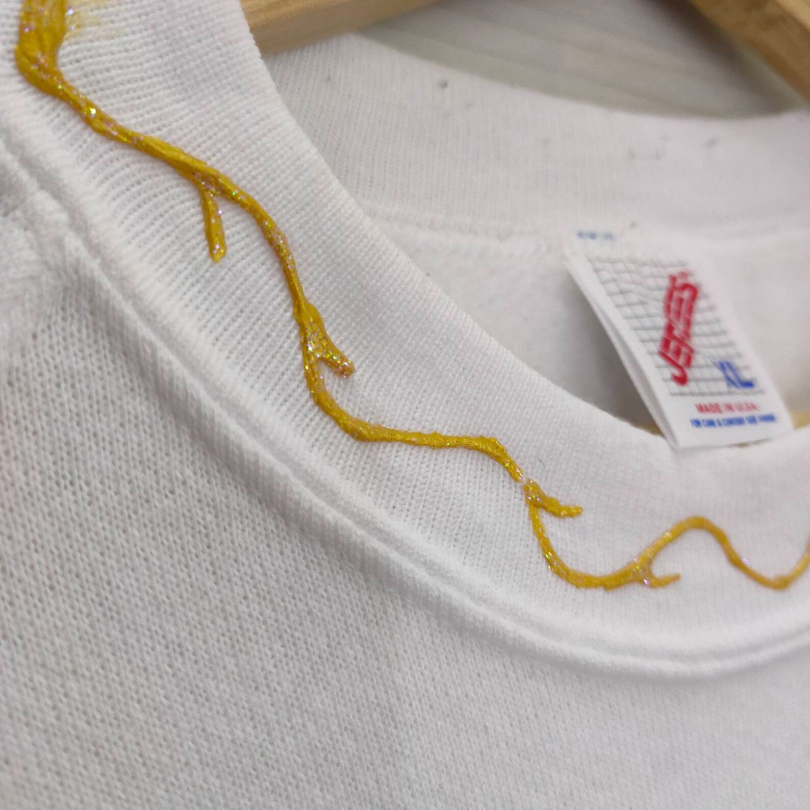 Peace on Earth Crewneck Vintage Sweatshirt White Jumper Pullover Womens ...