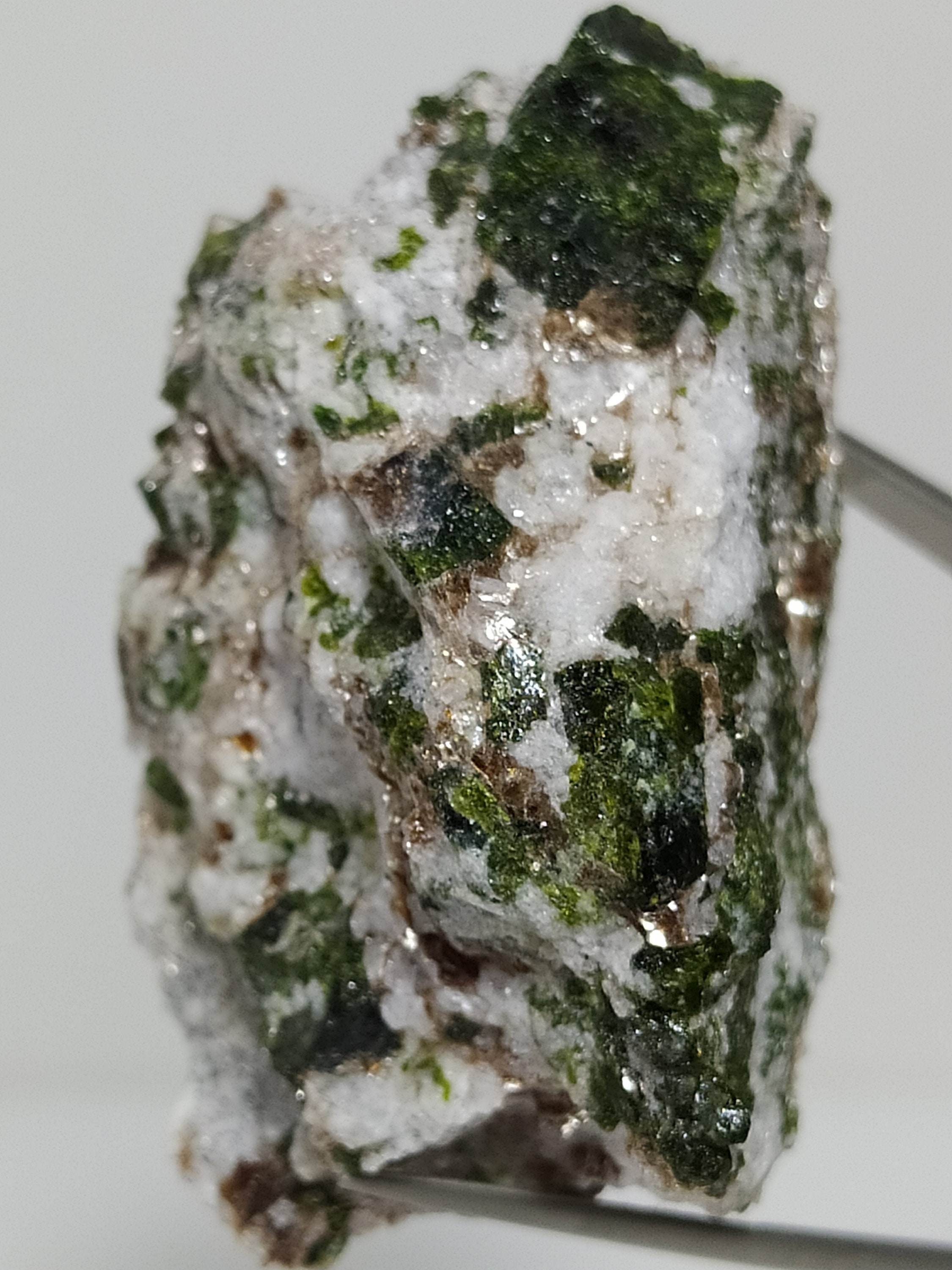 Viridine Crystals on a Feldspar-quartz-muscovite Matrix / - Etsy Sweden