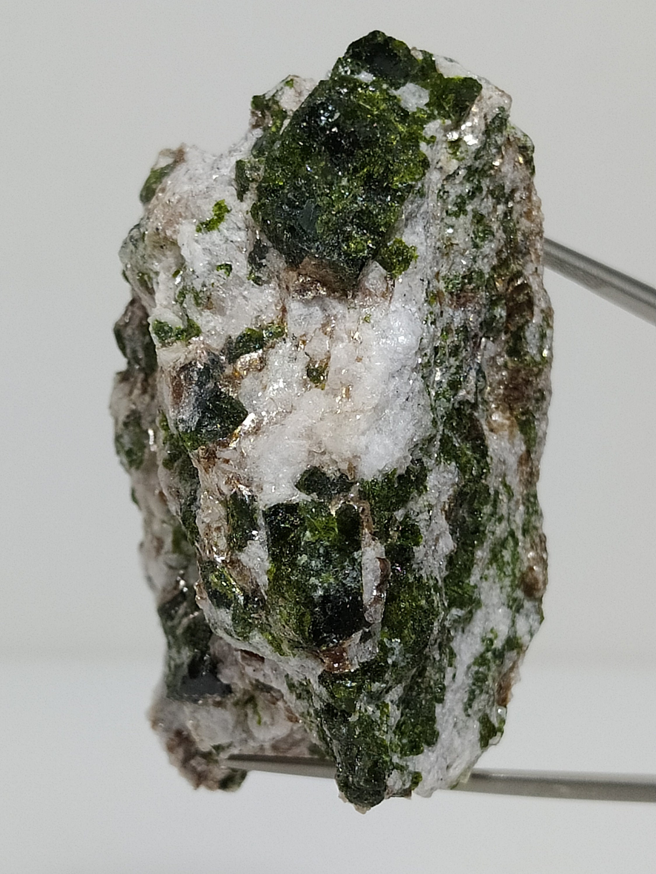 Viridine Crystals on a Feldspar-quartz-muscovite Matrix / - Etsy Sweden