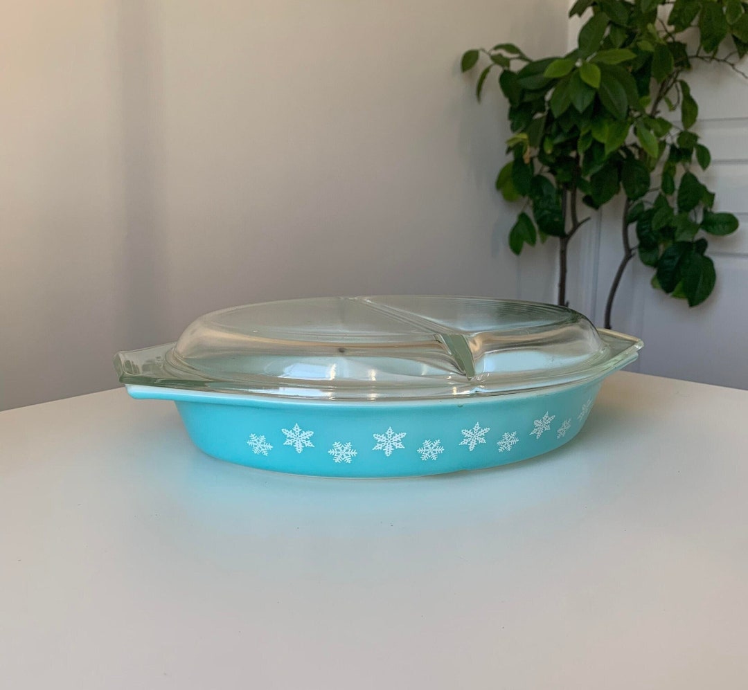 Pyrex Snowflake Pattern Divided Dish With Lid - Etsy