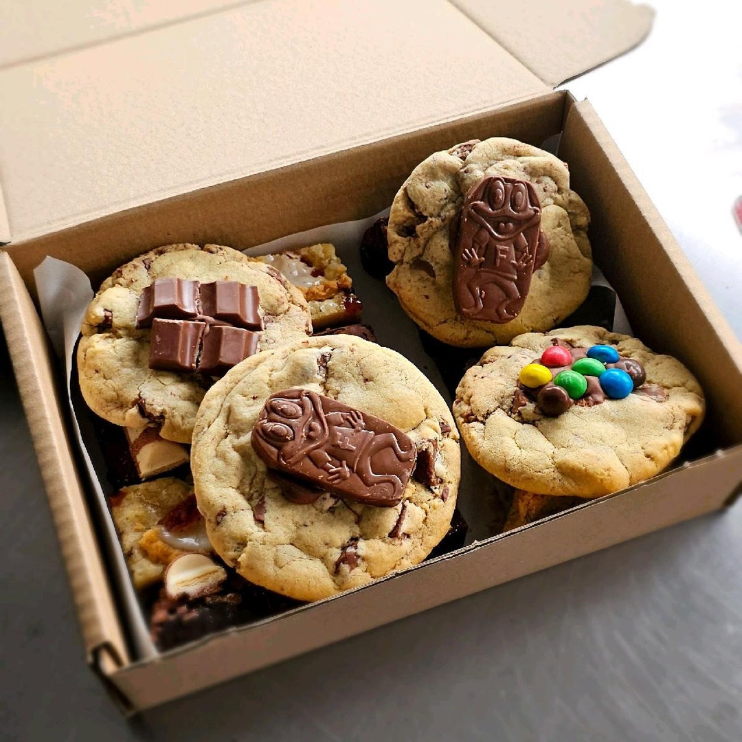 THE ULTIMATE large MIX Broken Bakes Box / Postable Cakes & Biscuits ...