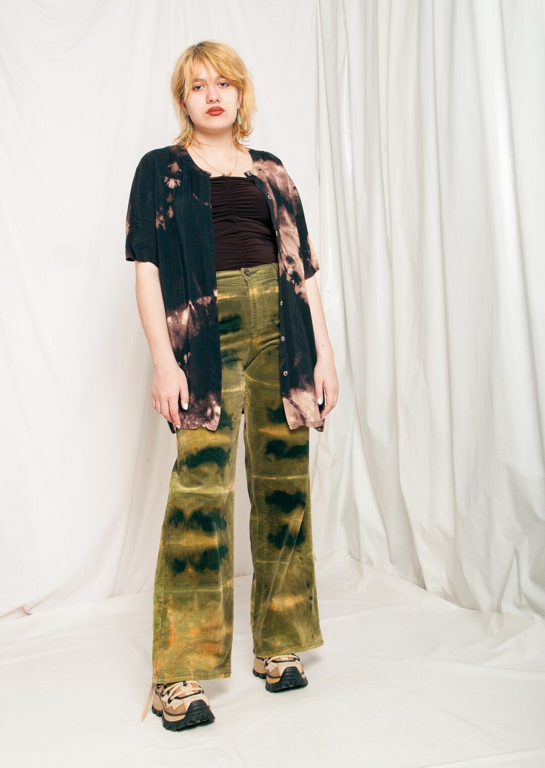 Vintage Hemd 90er Jahre Reworked Tie-Dye Rave Top in Schwarz 1990er Jahre Grunge Pixie Oversized ...