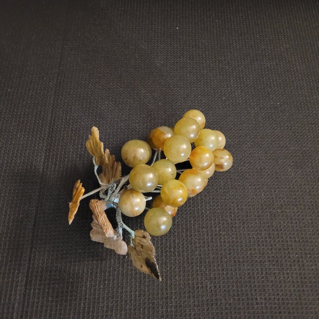 Stone Grape Cluster/jade/vintage 1950s - Etsy