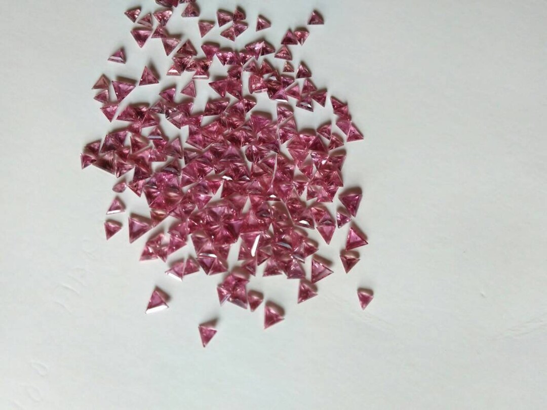 Natuurlijke robijn driehoek vorm gesneden steen 2,5 mm tot 5 mm grootte ...