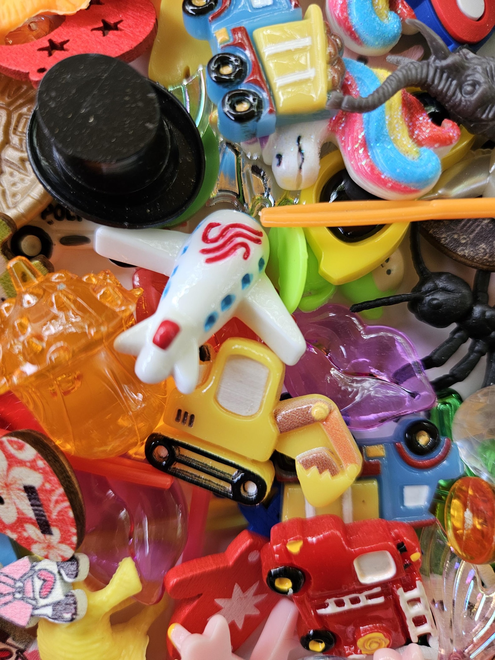 50 Mixed I Spy Trinkets, Sensory Game Pieces - Etsy