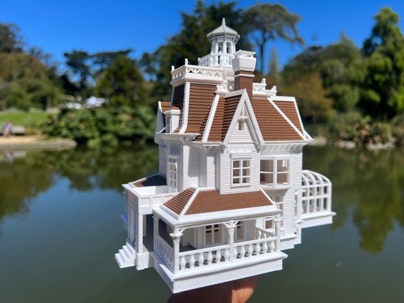 COLOR Miniature Ho-scale Practical Magic Victorian House Built and ...