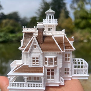 COLOR Miniature N-scale Practical Magic Victorian House Built and ...