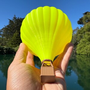 Miniature YELLOW COLOR Ho-scale 1/87 Hot Air Balloon for Model Train or ...