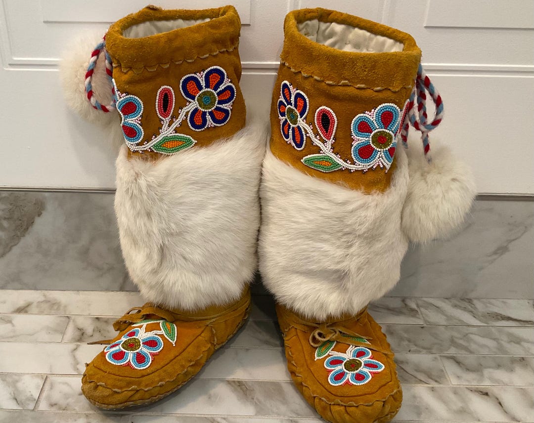 Vintage Handmade Canadian Indigenous Exquisitely Beaded Rabbit Fur ...