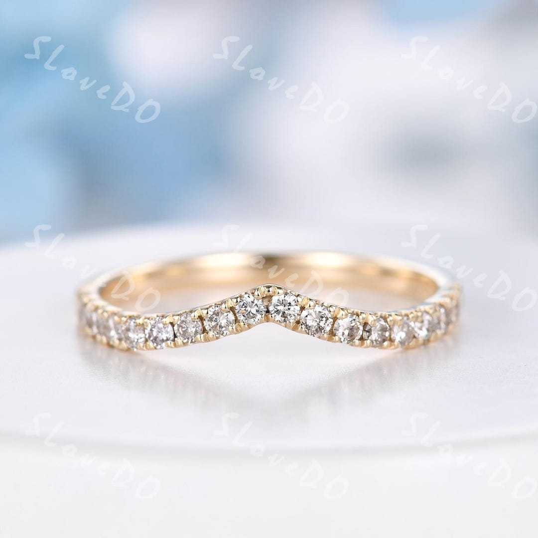 Salt and Pepper Diamond Chevron Ring: Solid Gold Wedding Band - Etsy