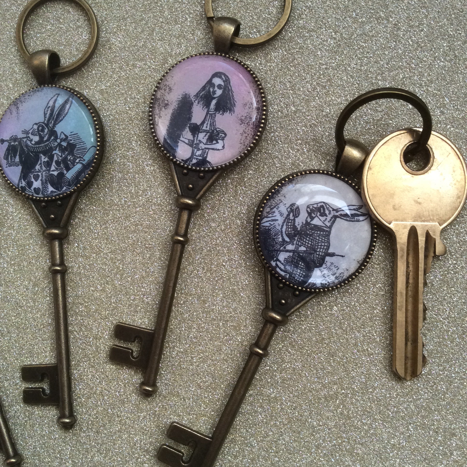 Alice in Wonderland Keyring,alice in Wonderland Keychain,long Neck ...