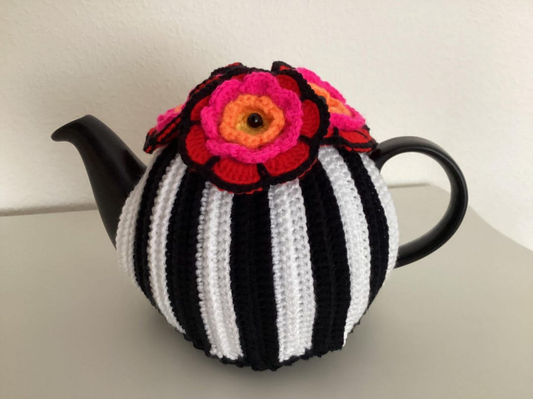 Large Crochet Black and White Tea Cosy / 6 to 10 Cup Tea Cozy / Flower ...