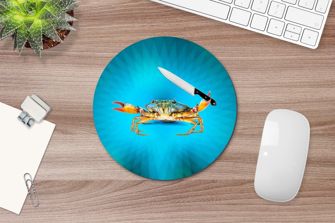 Crab Holding a Knife Round Mouse Pad - Funny Mouse Pads, Animal Mouse ...