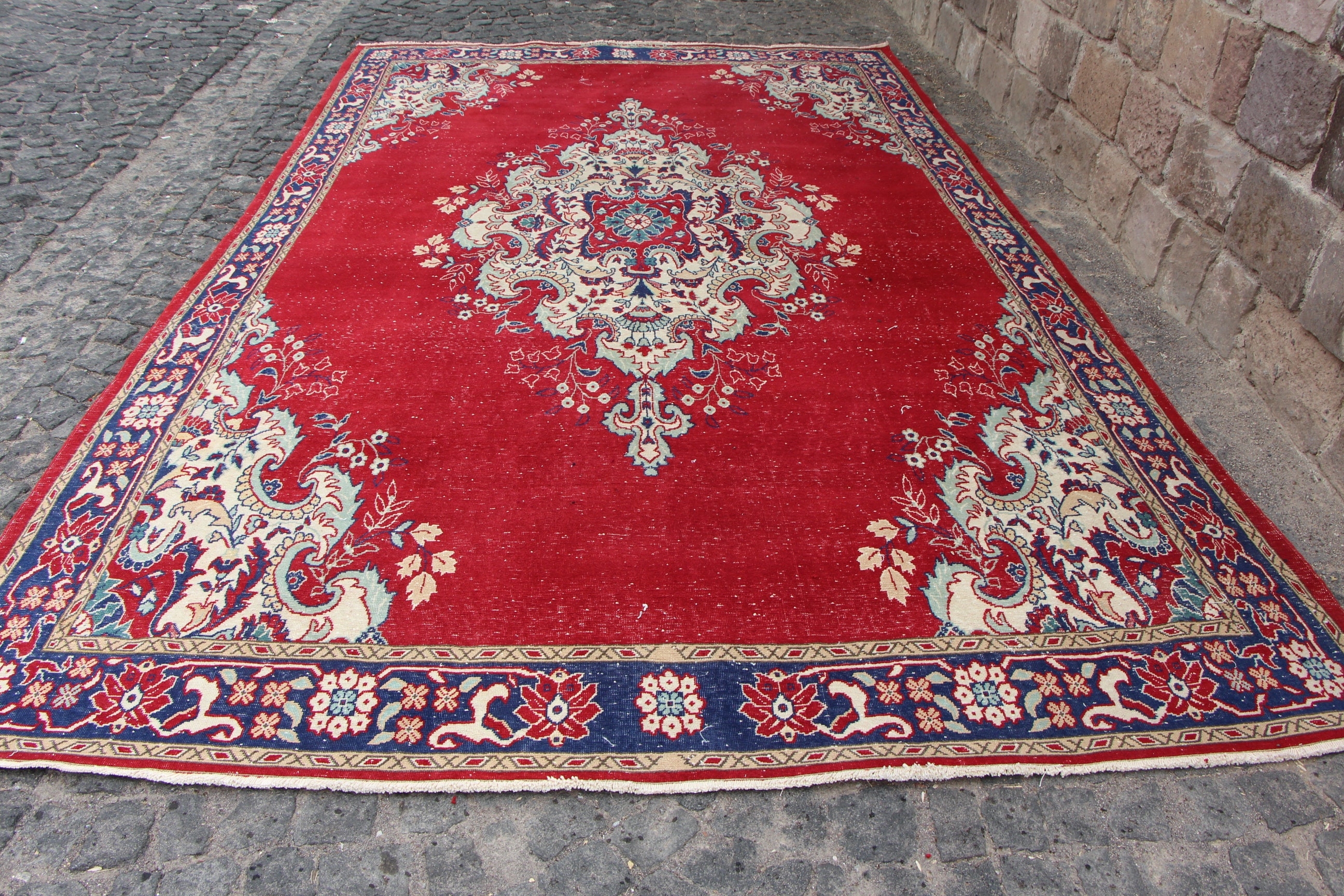Red rug vintage rug oversize rug livingroom rug Free | Etsy