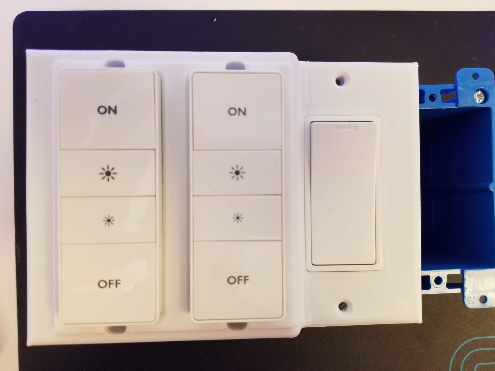 The Original Philips Hue 2 Stealth Decora Switch 3 Gang Cover/plate - Etsy