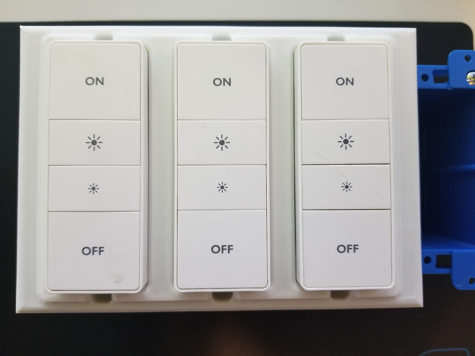 The Original Philips Hue Triple Stealth Decora Dimmer Switch 3 Gang ...