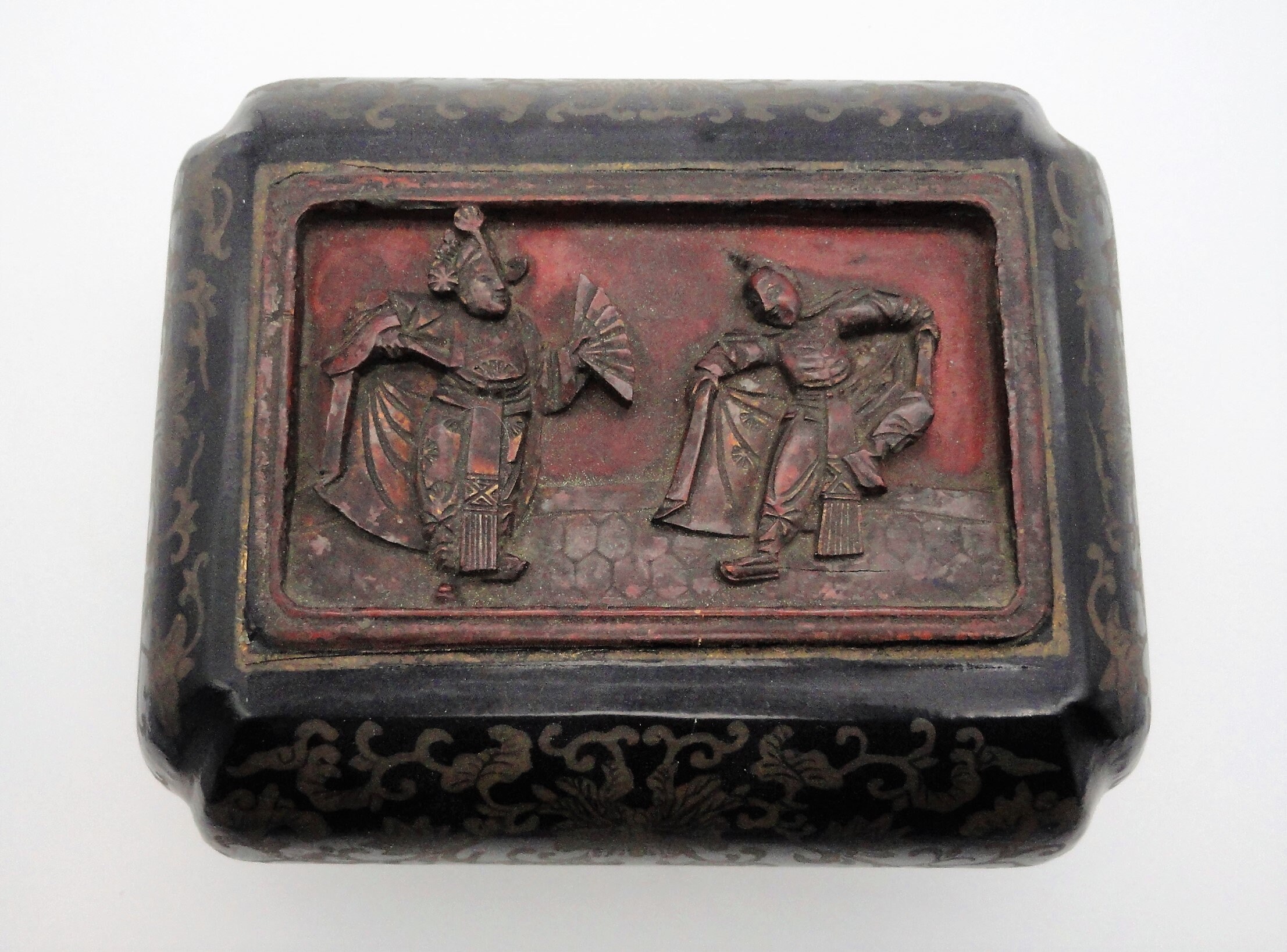 Chinese Carved Lacquer Box Courting Scene Gold Gilt Cinnabar Antique