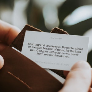 Scripture Memorization Pack | Leather Wallet & 21 Themed Bible Verse ...