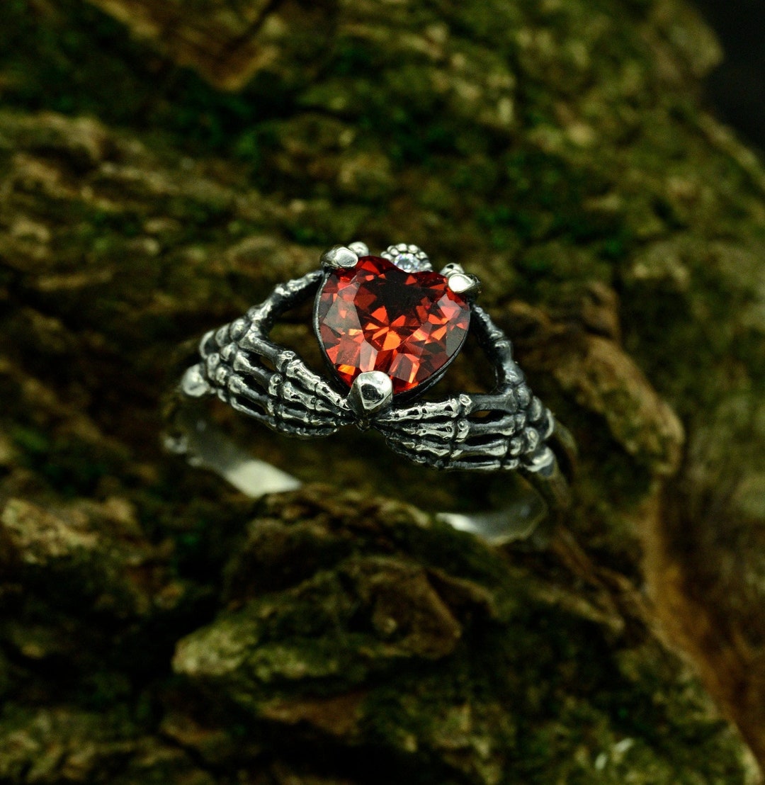 Witchy Death Wedding Ring With Blood Heart in Silver Gothic - Etsy