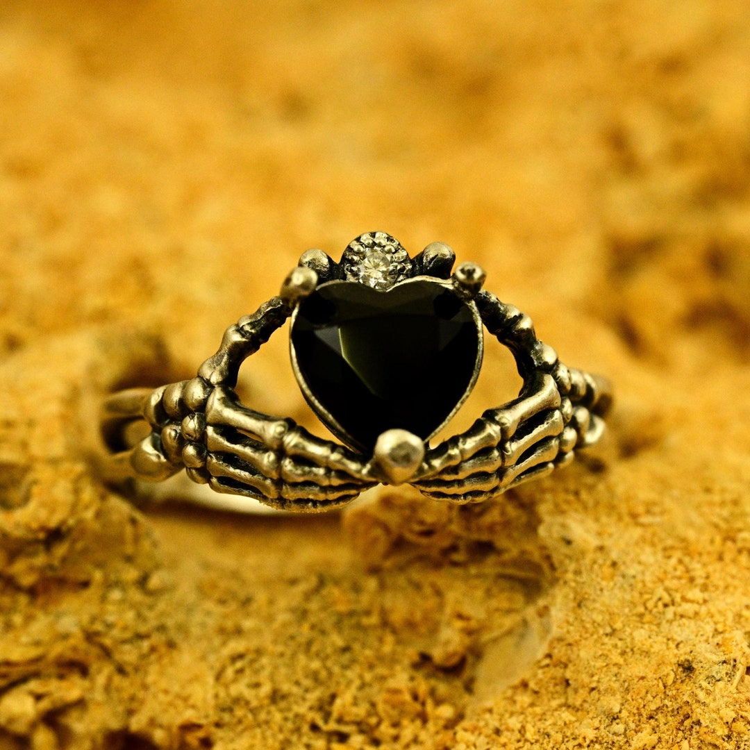 Dark Elvish Heart Fantasy Wedding Ring, Witch Engagement Ring With ...