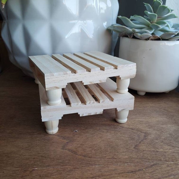 Pallet Plant Stand - Etsy