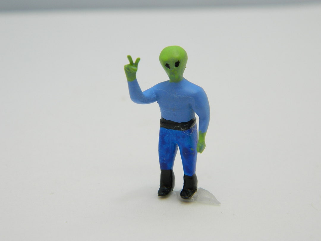 Groovy Alien HO Scale 1 1/8, 28mm - Etsy