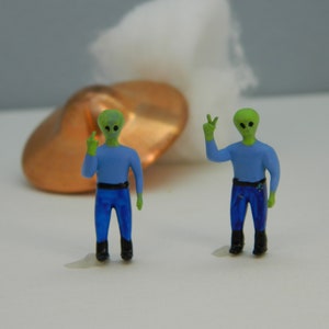 Groovy Alien HO Scale 1 1/8, 28mm - Etsy