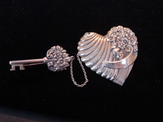 Large Vintage Sterling Silver Complete Heart and Key … - Gem