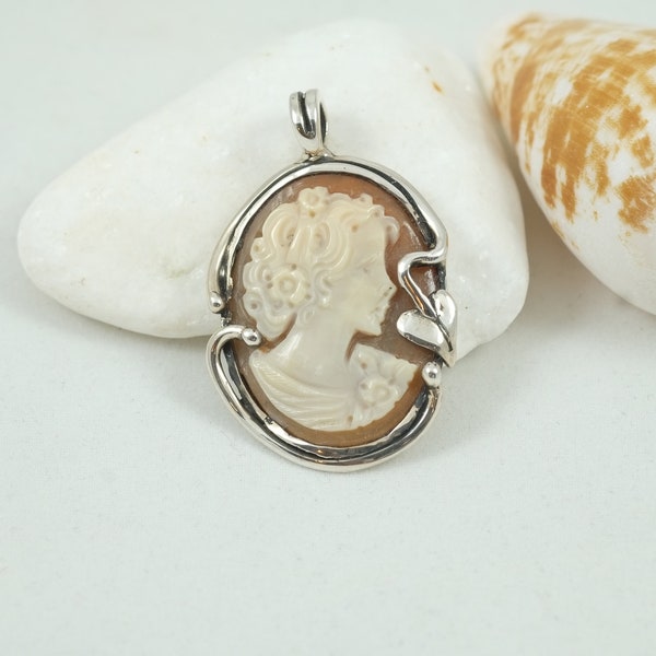Silver Cameo Pendant - Etsy