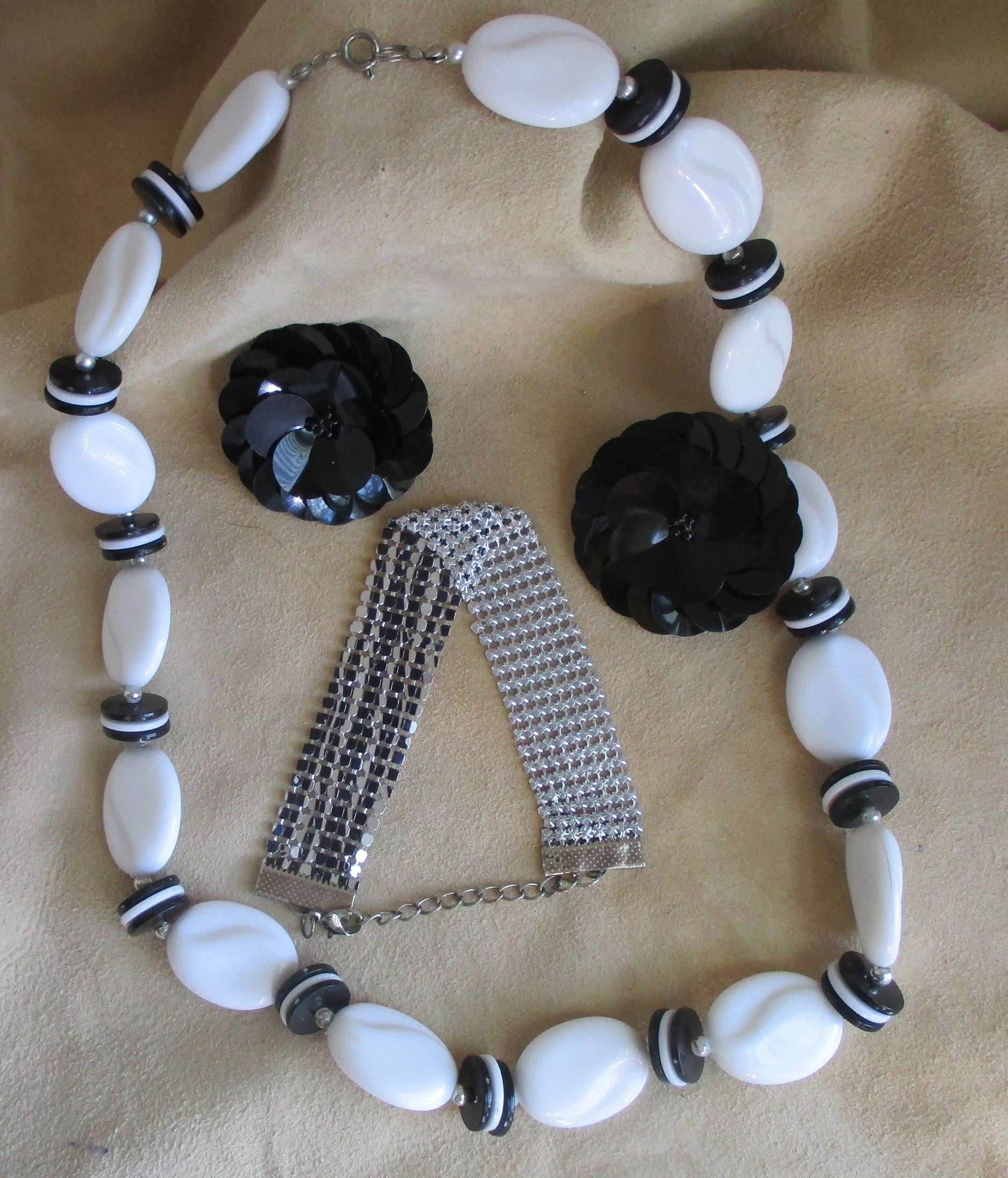 Mod to Metal: 3 Piece Coordinated Jewelry Set - Necklace, Metal ...