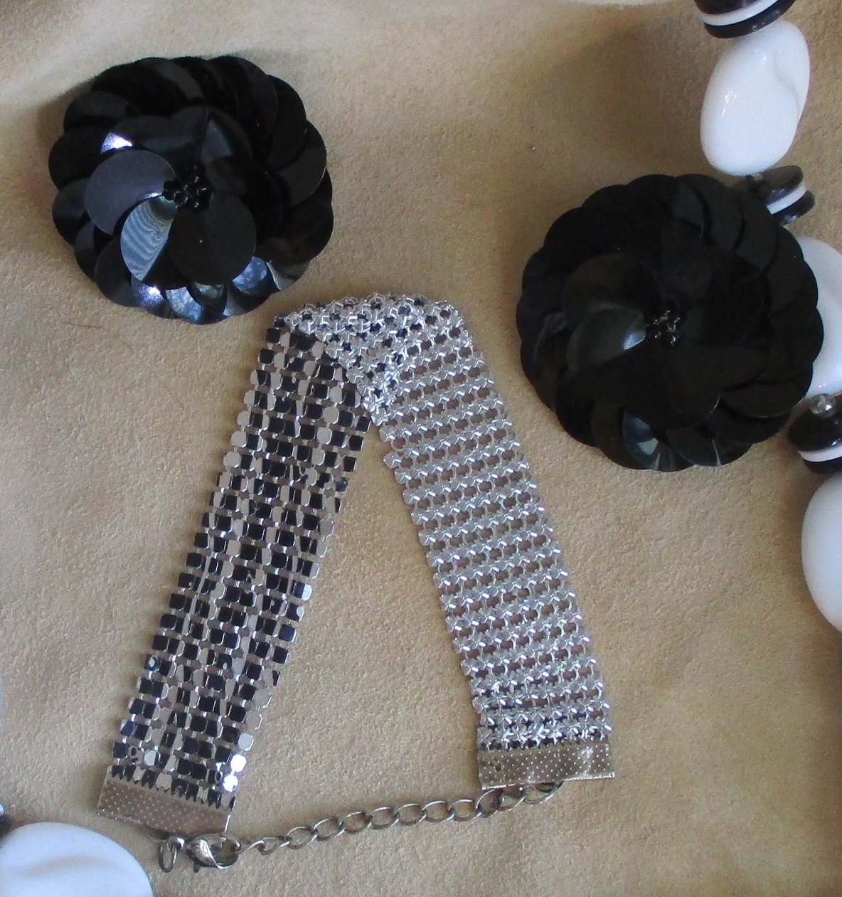 Mod to Metal: 3 Piece Coordinated Jewelry Set - Necklace, Metal ...