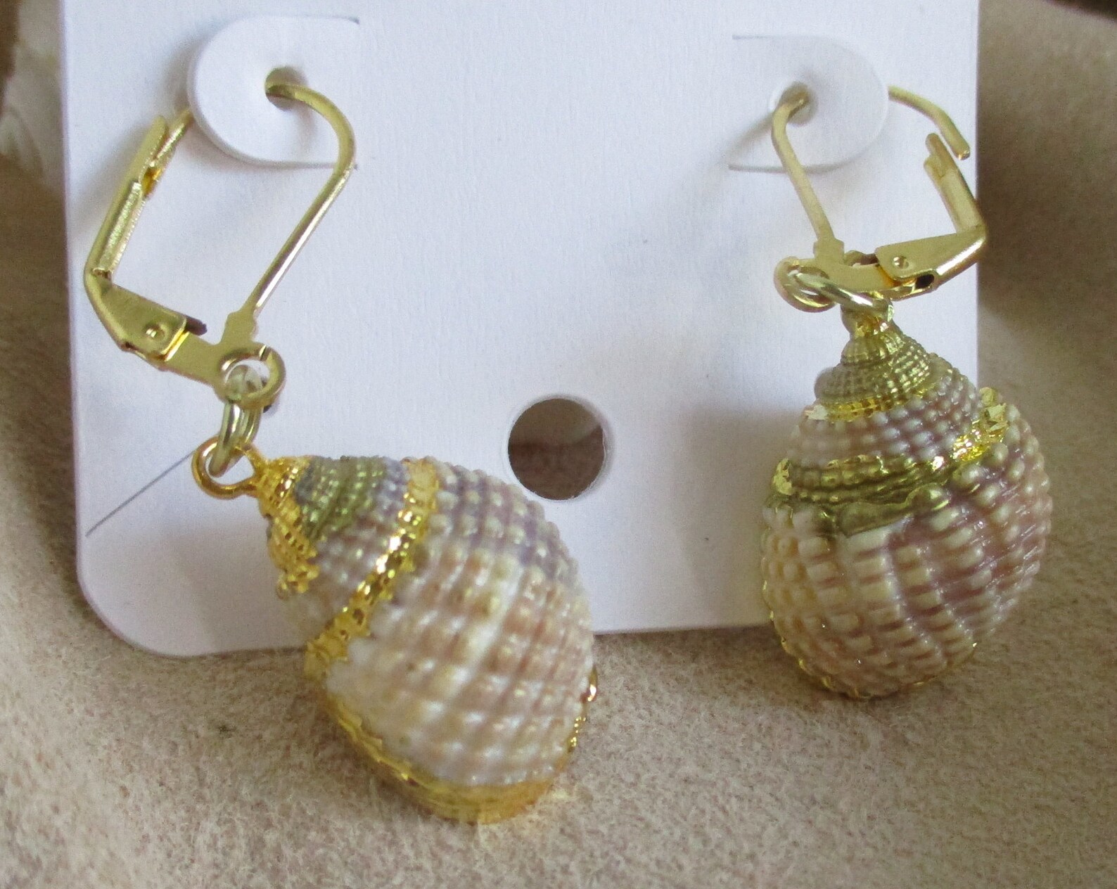 She Sells Sea Shells II: 3 Pc 10K Edged Shells and Gold-tone Chain ...