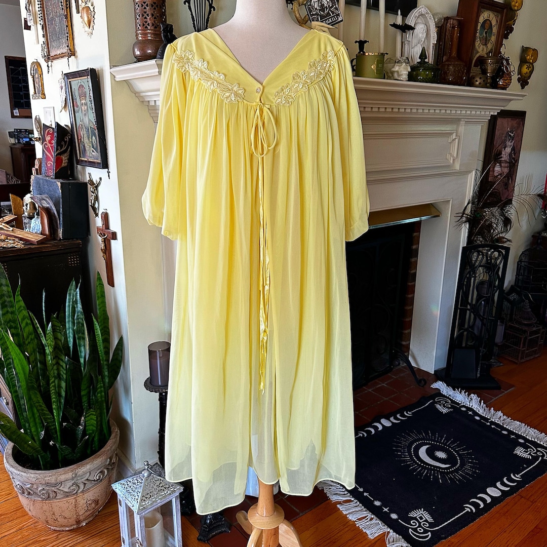 Vintage Peignoir Set, Pale Yellow, All Nylon, Robe and Nightgown ...