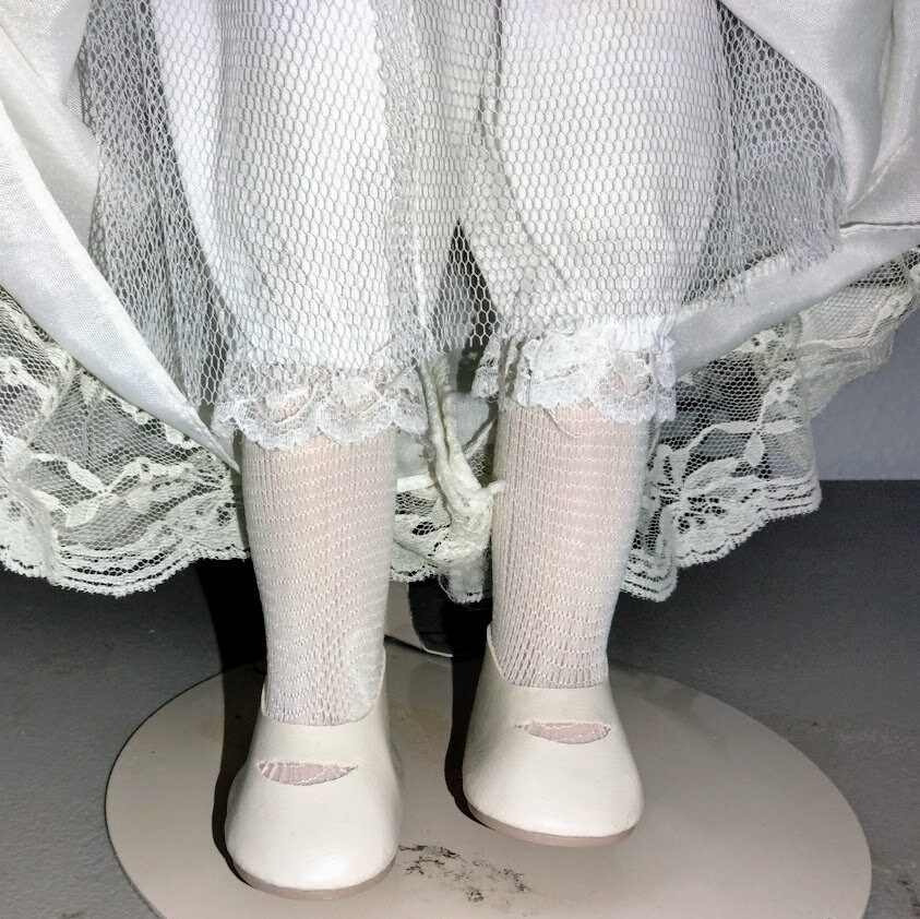 Vintage Porcelain Bride Doll - Etsy